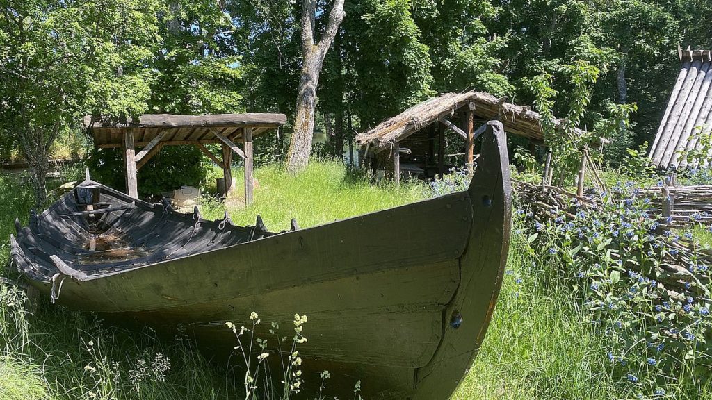 Vikingabyn Storholmen - friluftsmuseum i Roslagen | FREEDOMtravel Vikingabyn Storholmen - friluftsmuseum i Roslagen | FREEDOMtravel